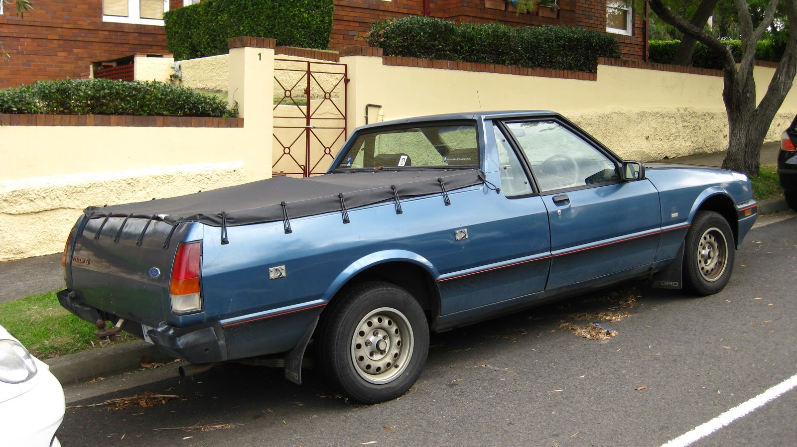 Aussie Old Parked Cars: 1985 Ford XF Falcon S Pack 5 Speed Ute