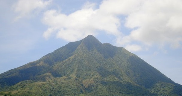 Bicolano Myths : LEGEND OF THE THREE MOUNTAINS OF BICOL