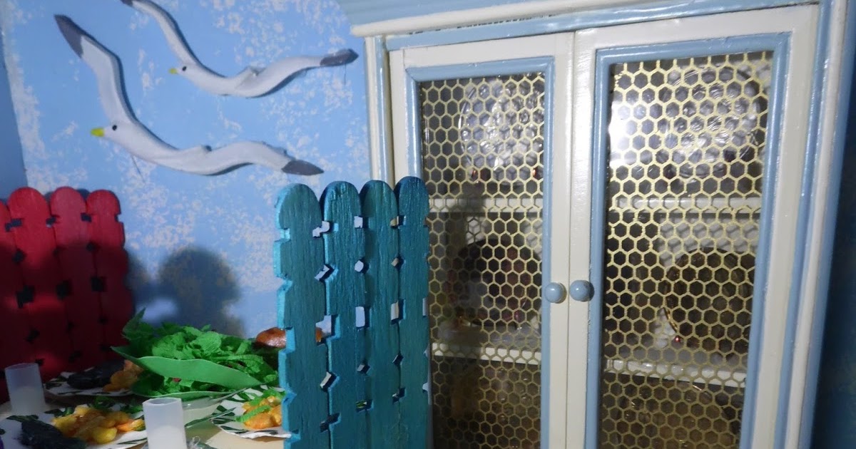 Τιποτα δεν παει χαμενο...: Βιτρινα σαλονιου..........