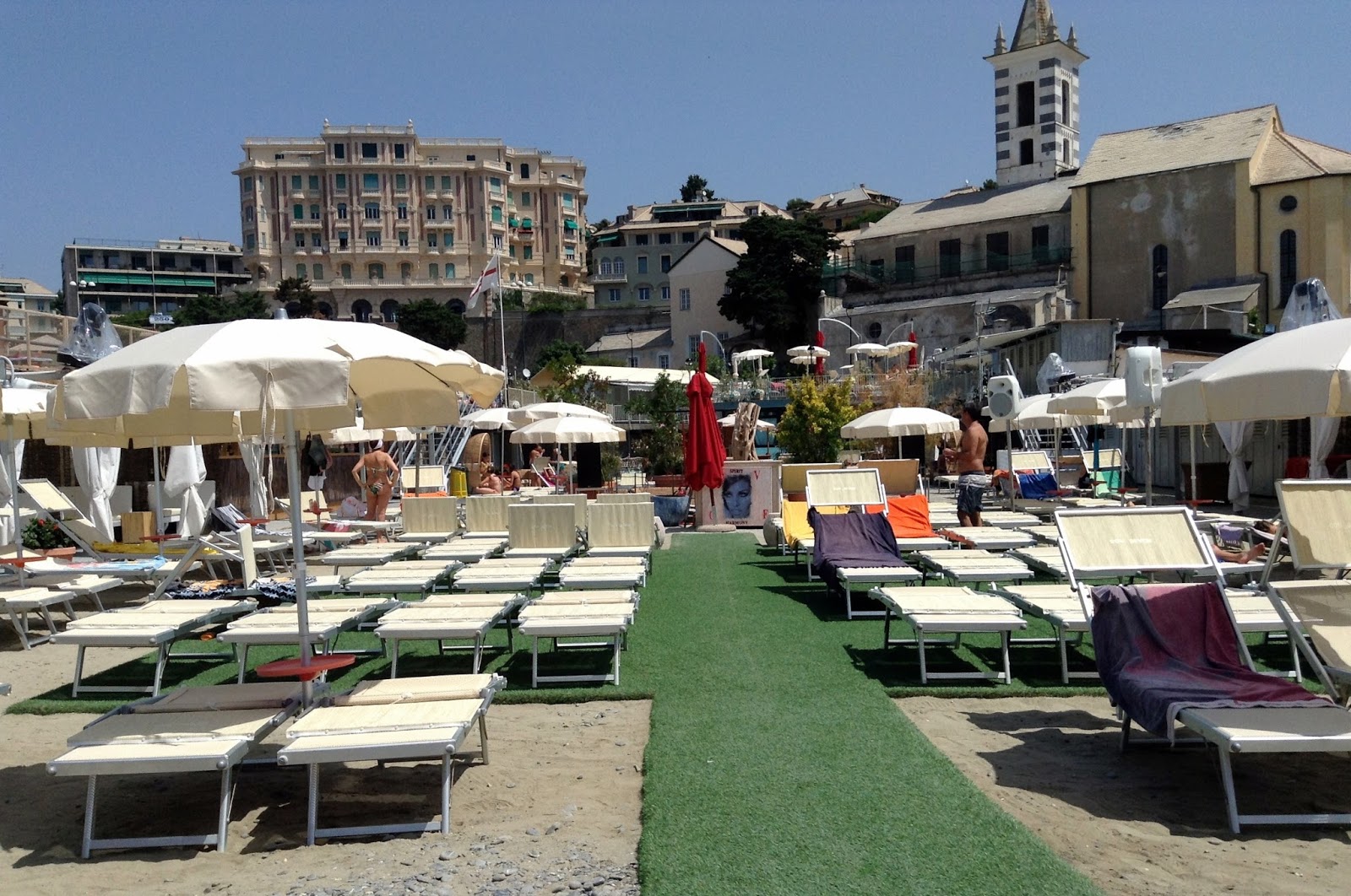 I love shopping - Goa beach Genova, Beach - Food - Fun