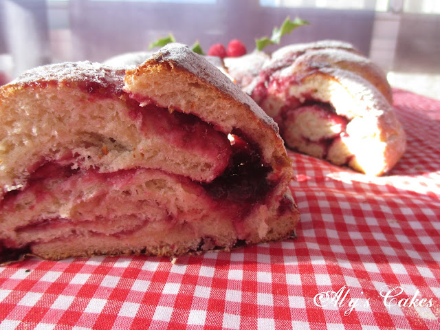 Aly's Cakes: PAN DULCE RELLENO DE MERMELADA DE FRUTOS ROJOS