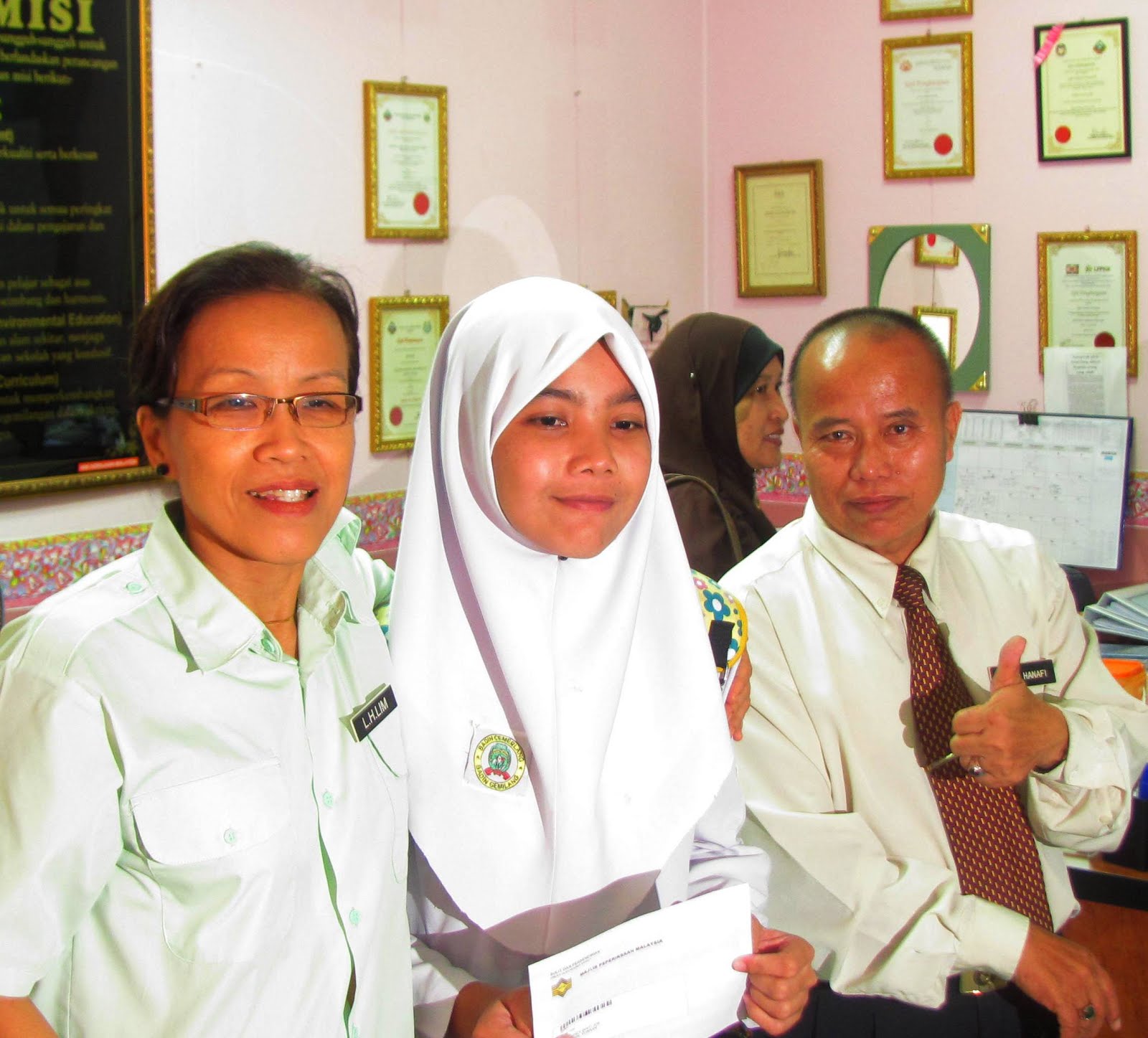 JEJAK LANGKAH: SMK BADIN CATAT 94.6 PERATUS DALAM STPM 2011