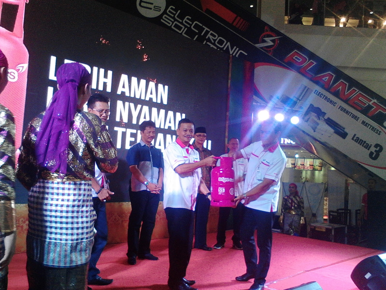 Pertamina Bright Gas Luncurkan Tabung Warna Pink Ukuran 5,5 kg di Batam ...