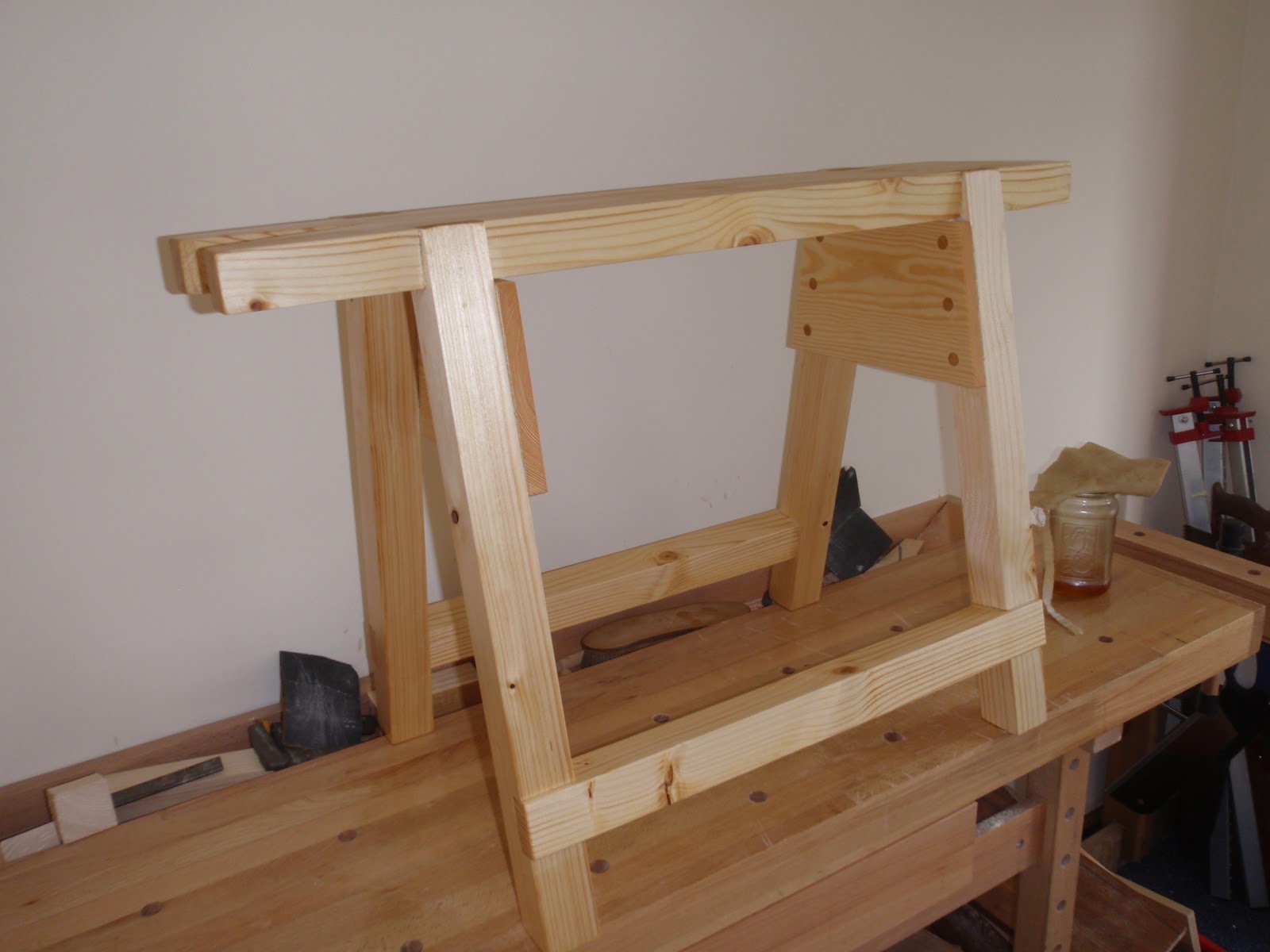 Woodworking By Hand: Traditional Saw Bench