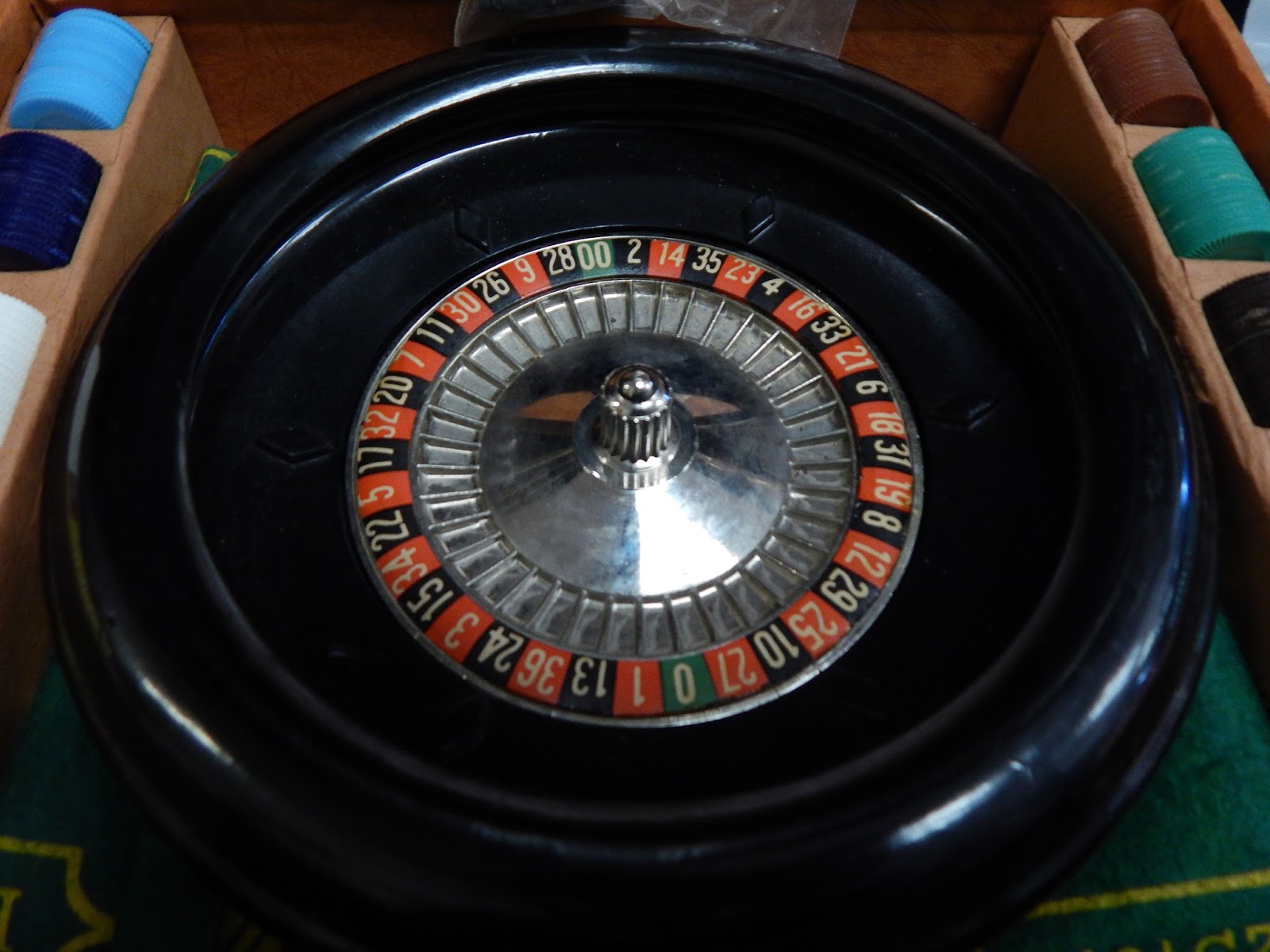 13909 Antiques: Vintage 1941 Roulette Game Set (with bonus Felt, Chips ...