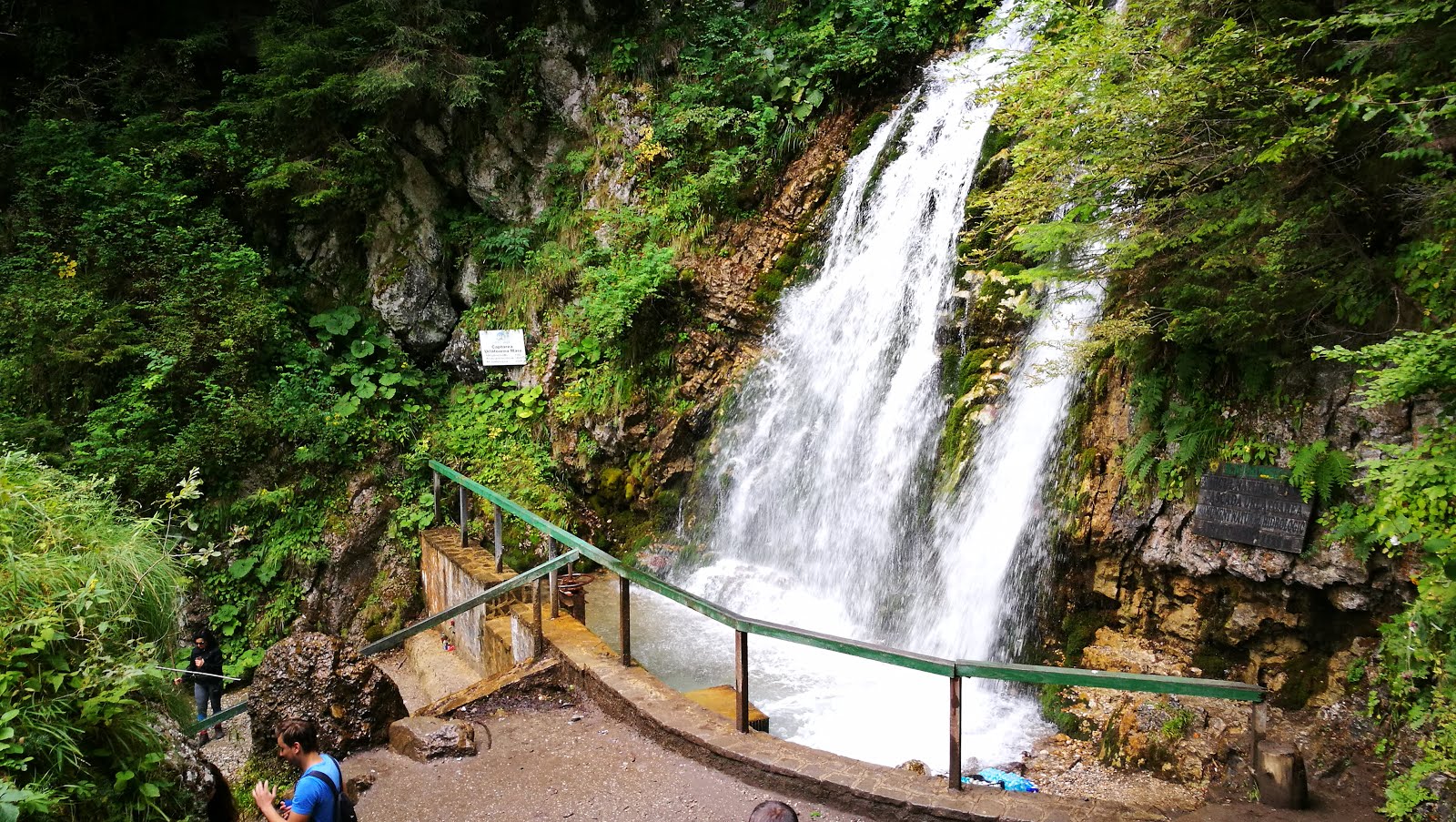 Salvemos el Mundo: Poiana Tapului Cascada de Urlatoarea