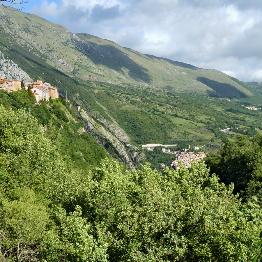 Greg and Andrea's Trip Log: Hiking Abruzzo: Castrovalva -> Scanno