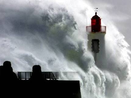 IL GUARDIANO DEL FARO: FOTOGRAFICO - Faro nella tempesta 2