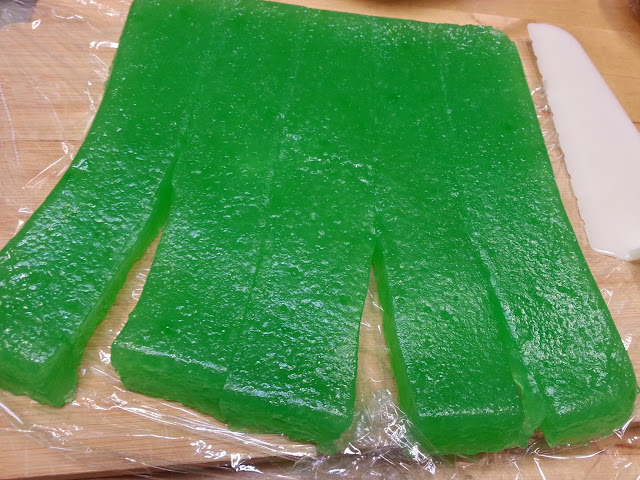 Pat's Kitchen Journal: Pandan Sago Kuih