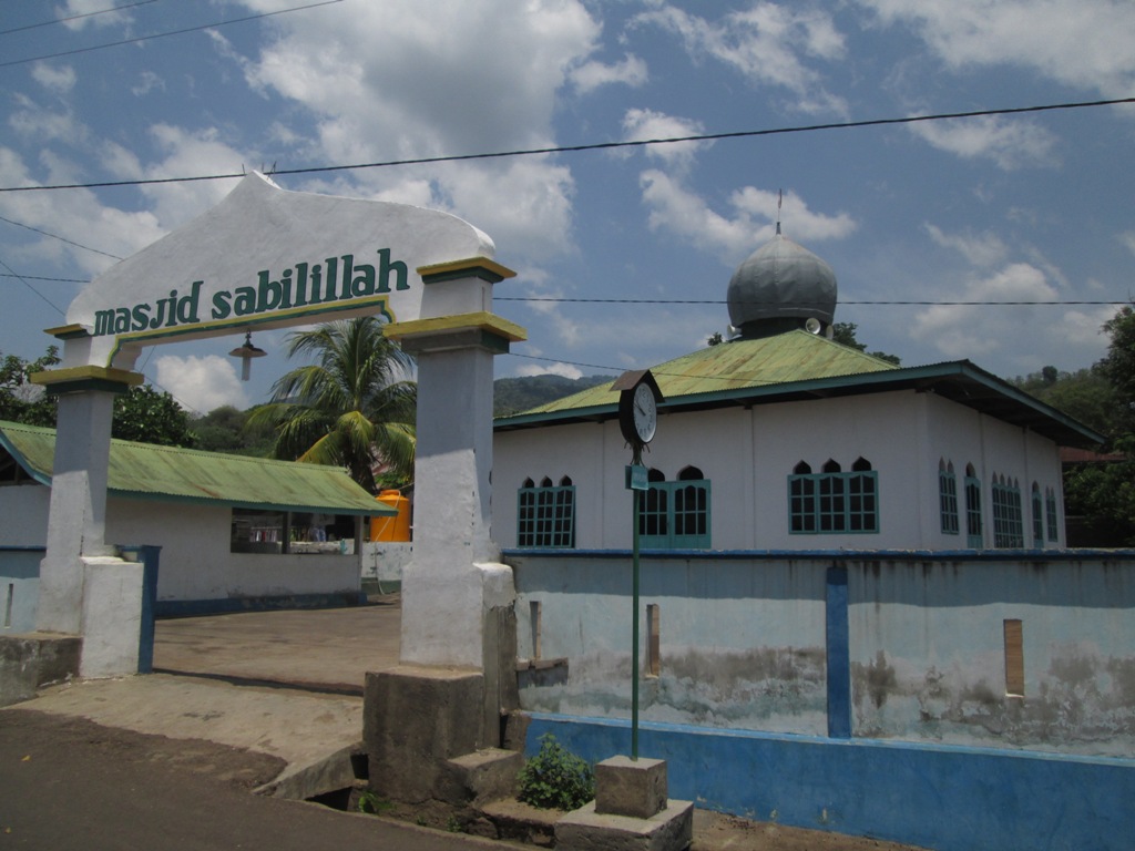 LET'S GO AROUND THE WORLD!!!: MASJID DI PULAU ADONARA