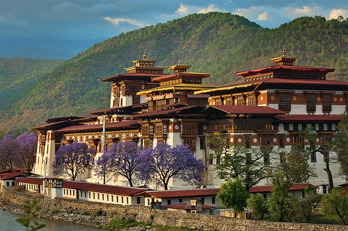 IUBESC VIATA: Informatii despre Bhutan