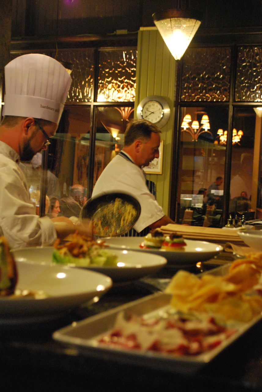 Scrumpdillyicious: Hardware Grill in Edmonton