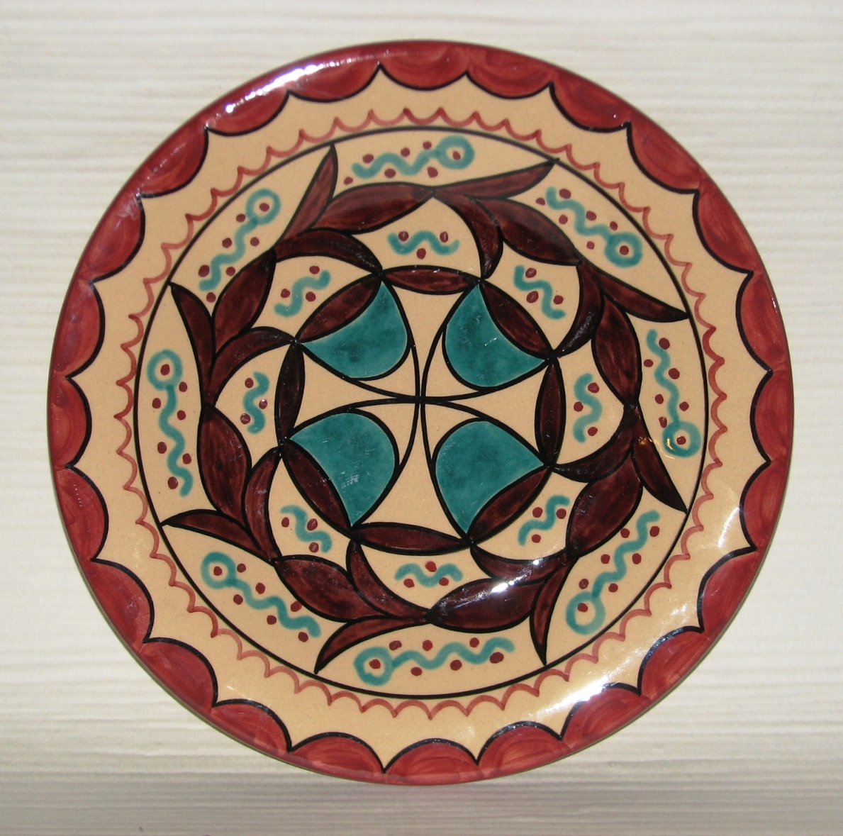 Keraluc : le renouveau de la faïence bretonne.: Motifs géométriques.