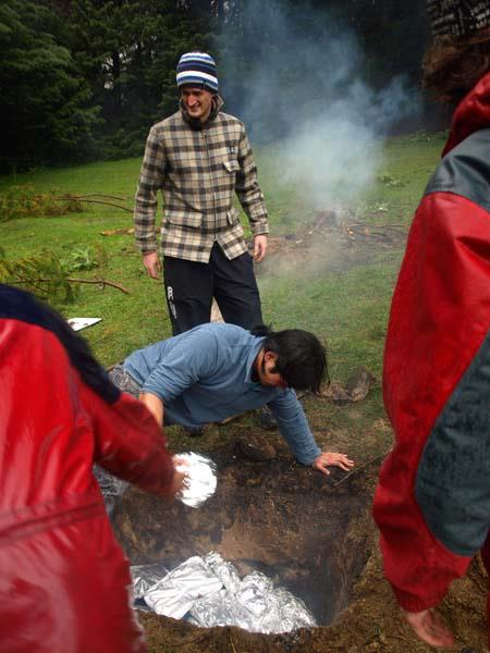 Hayley Travels: Hangi - traditional Maori cooking