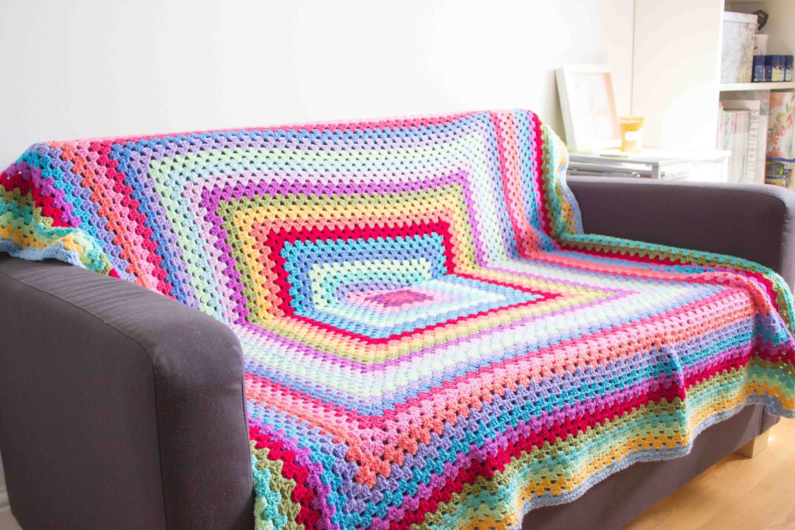 floral and feather: All the colours granny square blanket | inspired by ...