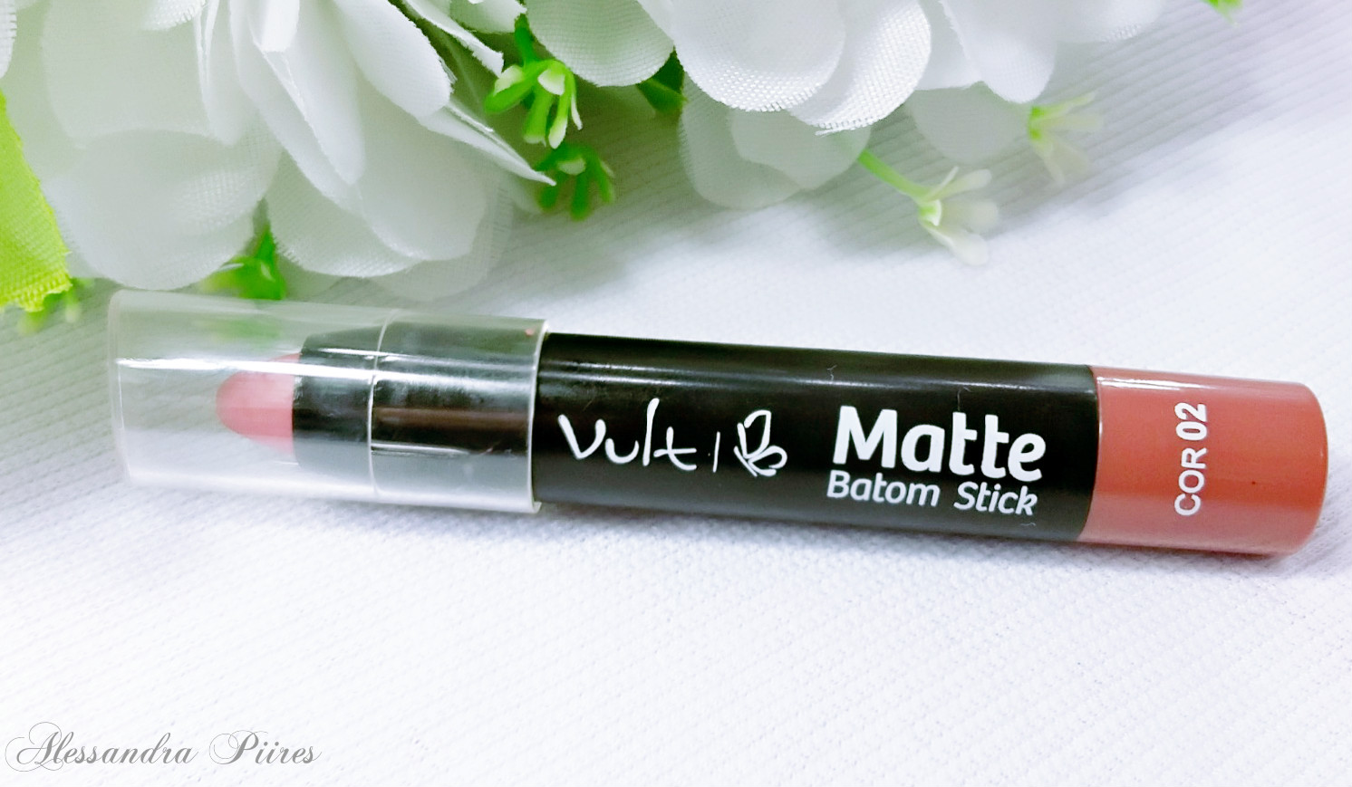 Alessandra Piires: RESENHA: BATOM MATTE STICK VULT