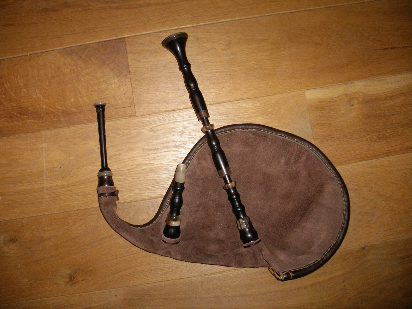 UNE HISTOIRE DE CORNEMUSE: 2016-11-06