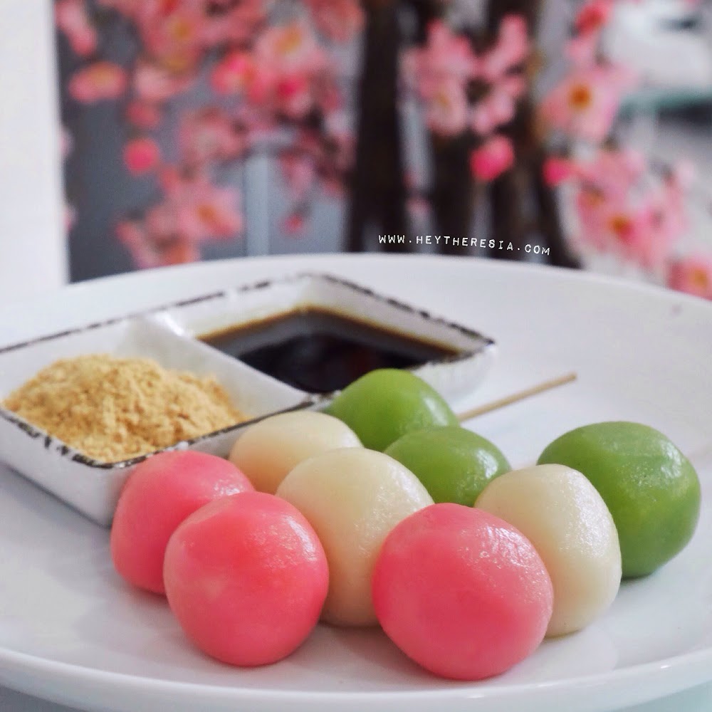 Hanami Dango | HeyTheresia - Indonesian Food & Travel Blogger