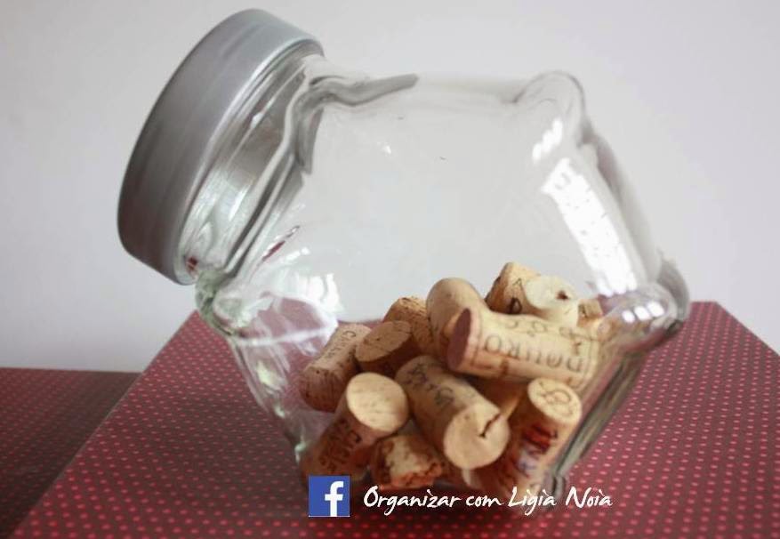 Organizar com Ligia Noia: Guardar Rolhas num Frasco
