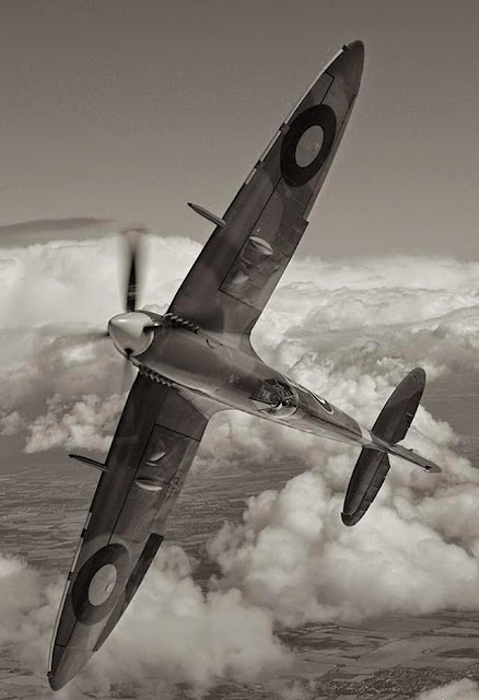 World War II in Pictures: Supermarine Spitfire - Classic RAF Fighter