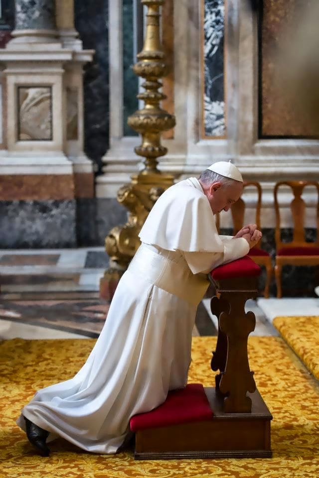 Mahound's Paradise: Pope Francis Comes Out in Favor of Genuflecting