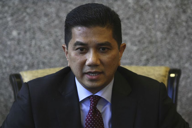 Azmin Ali Dakwa Seorang Menteri Kabinet Letak Jawatan