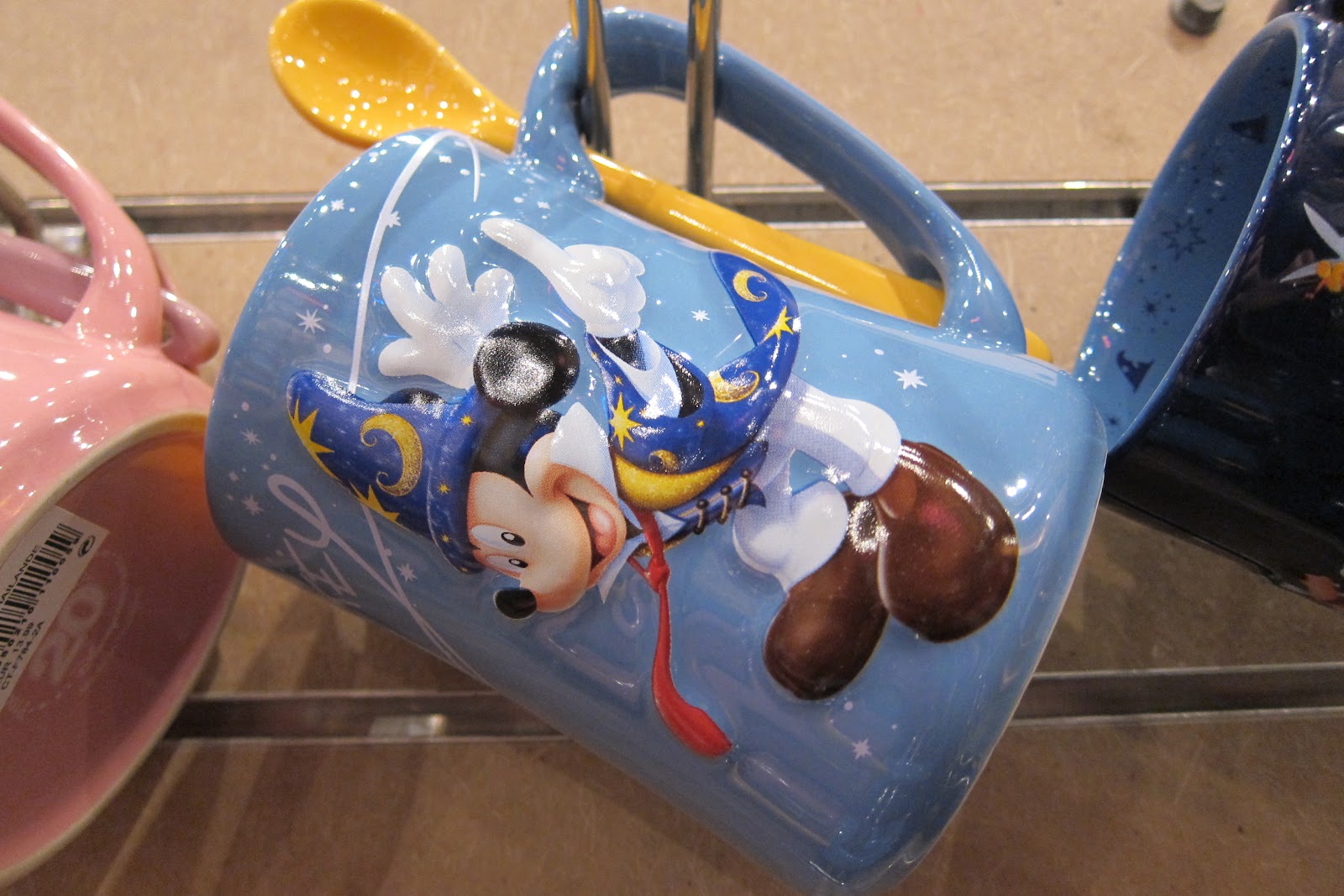 Disney Showcase Key: Arrivée des produits des 20 ans à Disneyland Paris