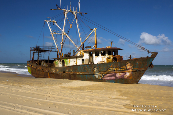 Foto na RUA: Navio pesqueiro da Nigéria encalhado na Praia de Búzios ...