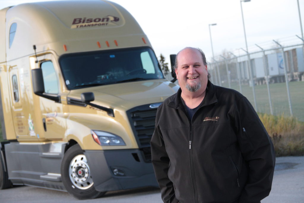 DIECIOCHO RUEDAS: BISON TRANSPORT… PROBÓ EL NUEVO FREIGHTLINER CASCADIA ...