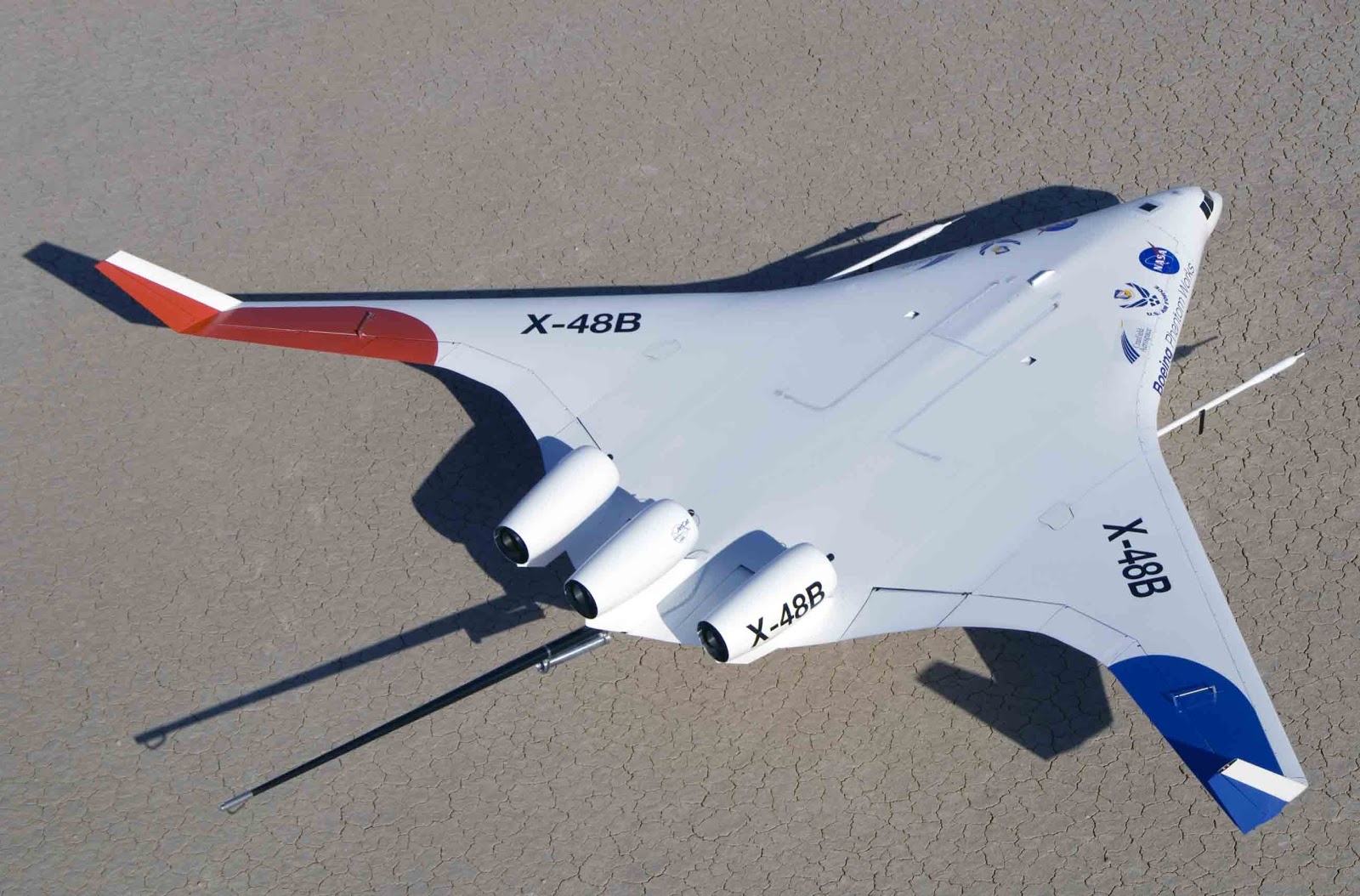 nhungdoicanh: Boeing X-48 BWB