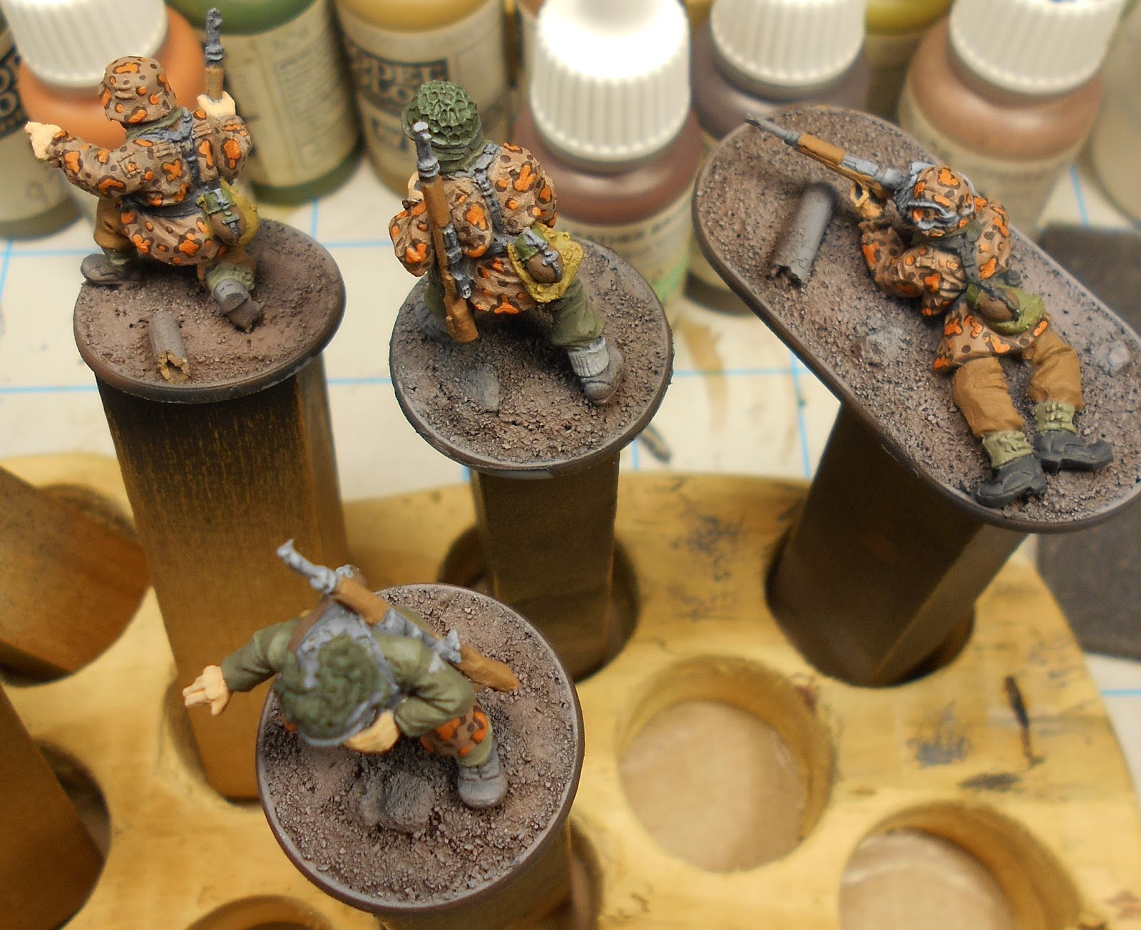 WW2 Brush: Painting camouflage.