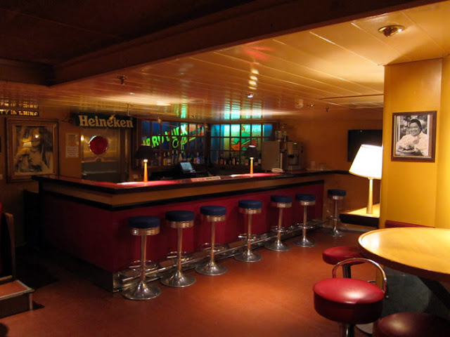 Reasons to Explore - a Travel Blog: Life on the Ship: Crew Bar