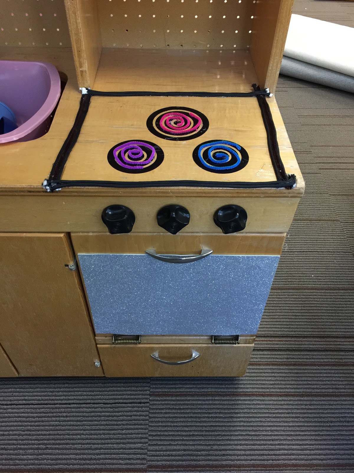 the independent little bee...: Easy Play Kitchen Accessibility Ideas