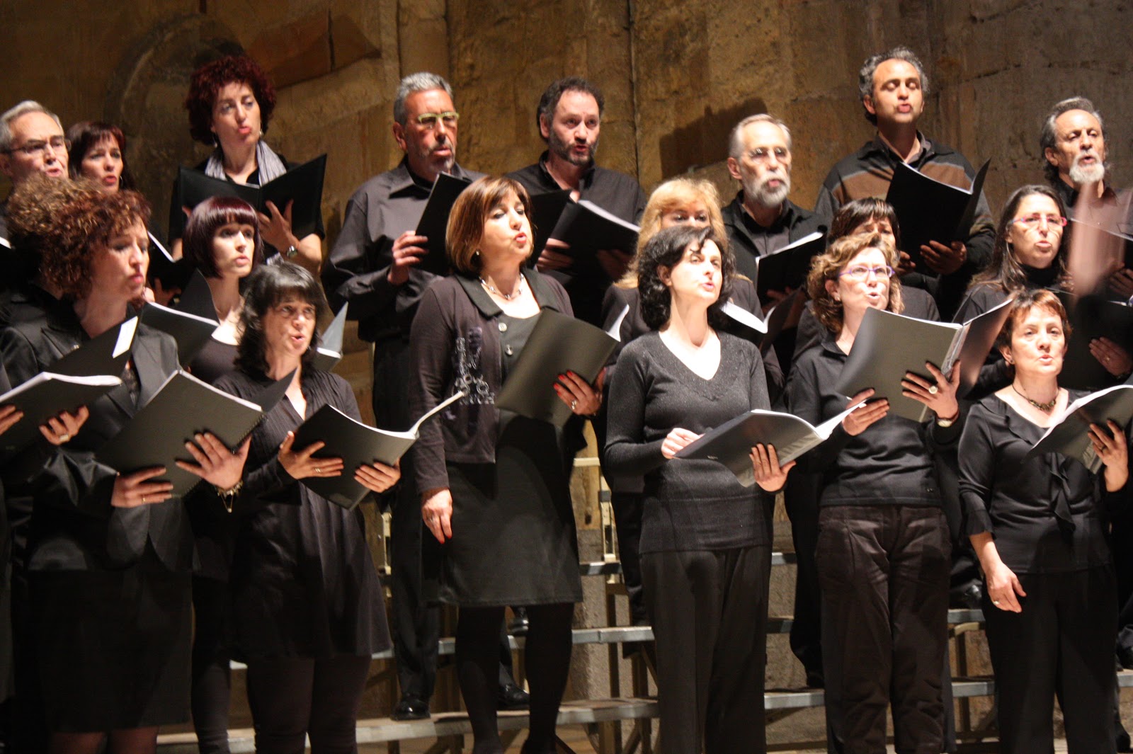 ARTICULOS RELIGIOSOS.: Coro (grupo de cantantes)