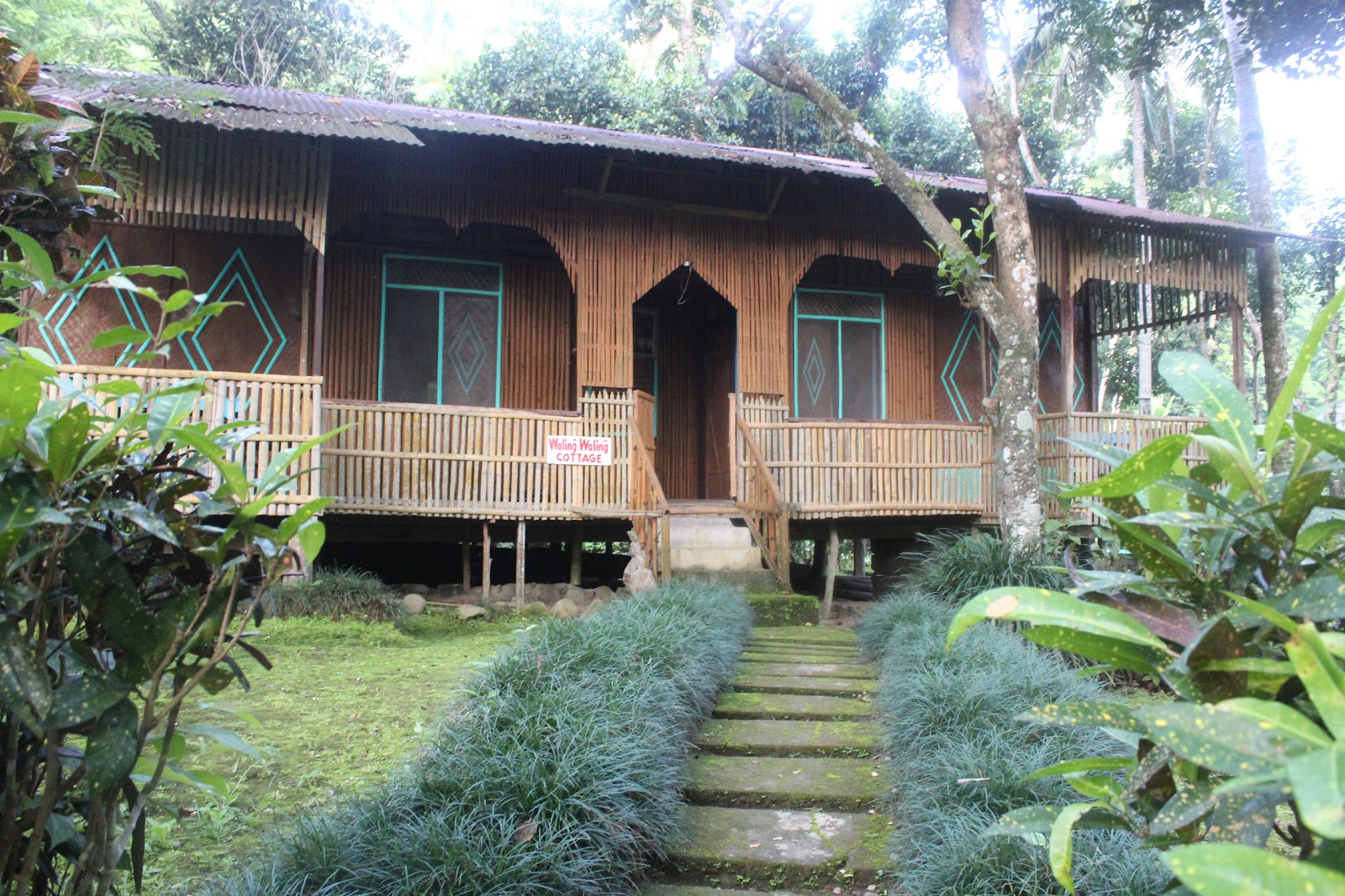 LEXICAL CROWN: LILIW RESORT: A COMPLETELY LUSH FOREST PARADISE