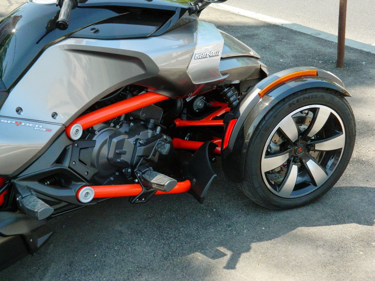 LA MULTI ANI, ROMANIA!: Motocicleta cu trei roti