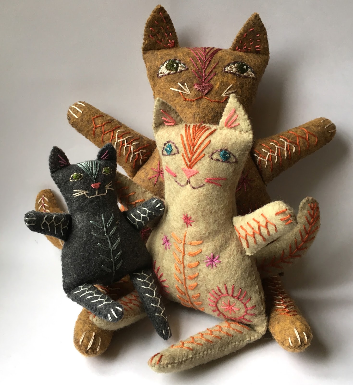 NANCY NICHOLSON: Embroidered Felt Cat Family