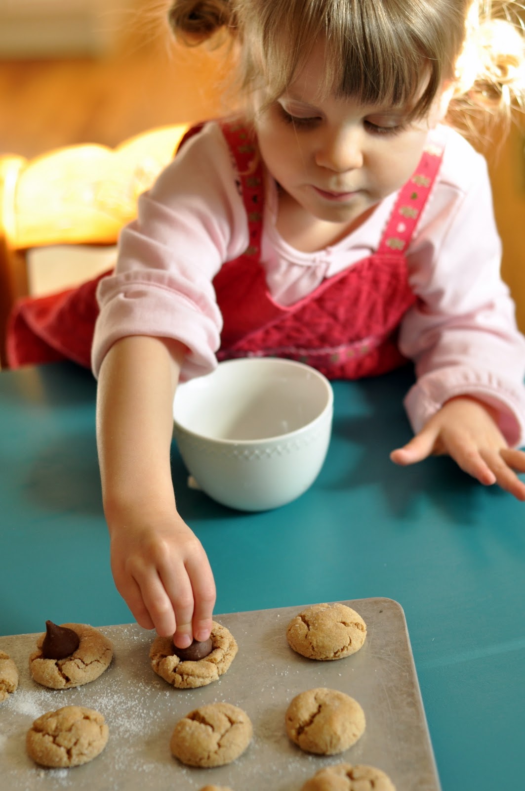 everyday lovely: The Fun Is in the Process: Making Cookies