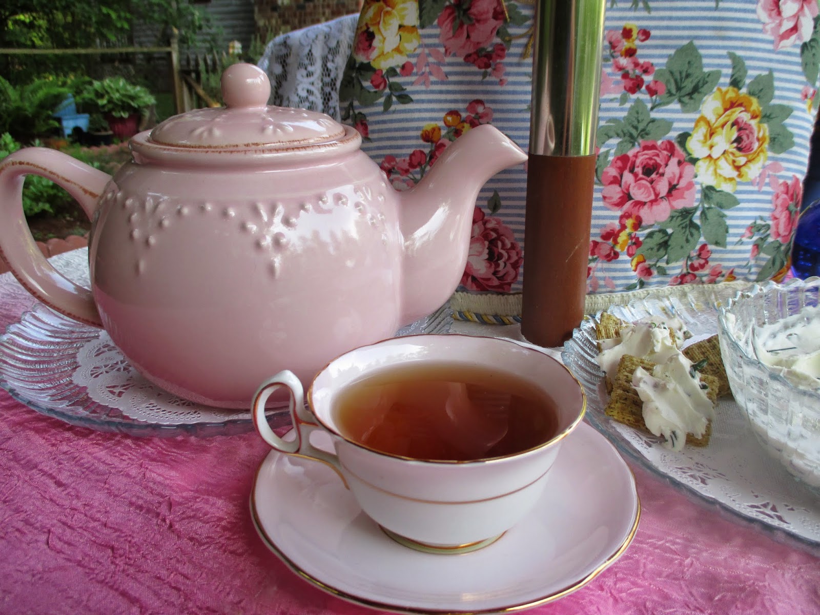 From Cedar Pond to Laughing Dove Farm : Thursday Tea In The Garden