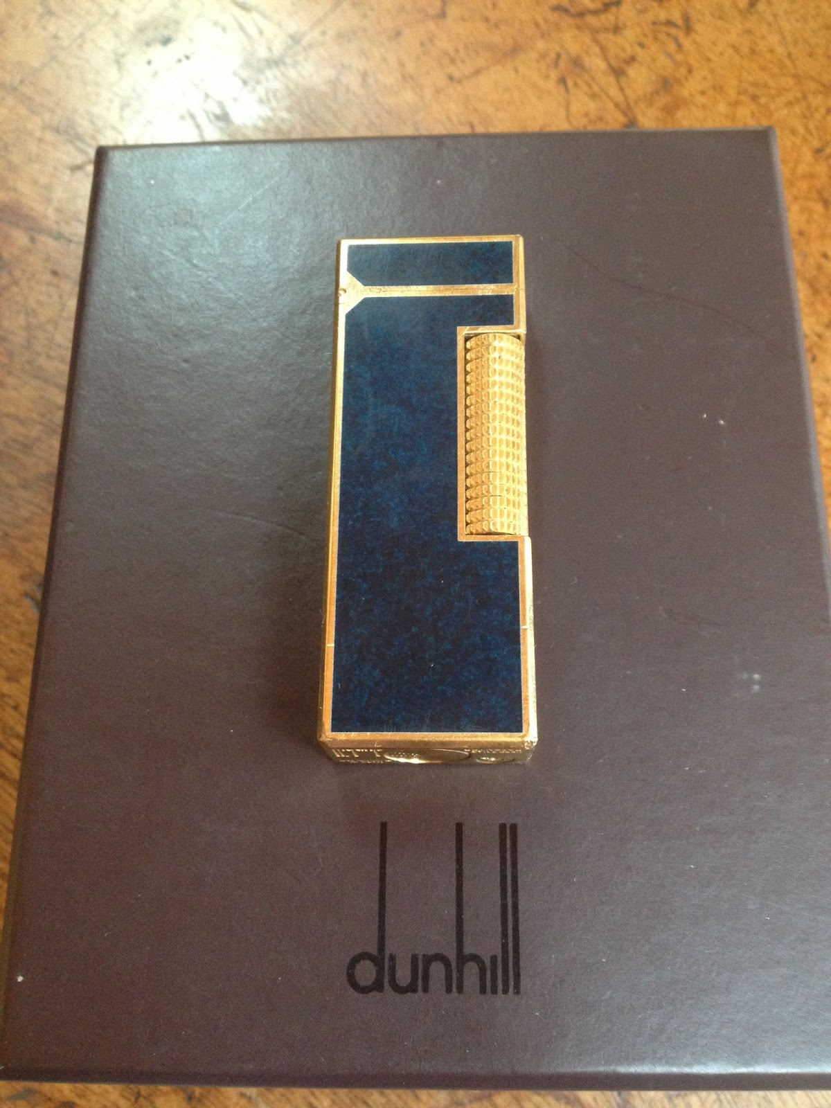 Dunhill Lighter Collection: Dunhill Lighter Photographs with Information