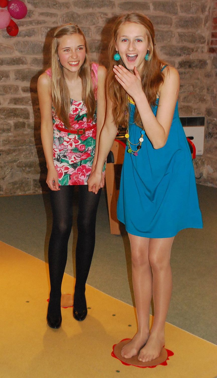 AMAZING PANTYHOSE: Beige Pantyhose Feet