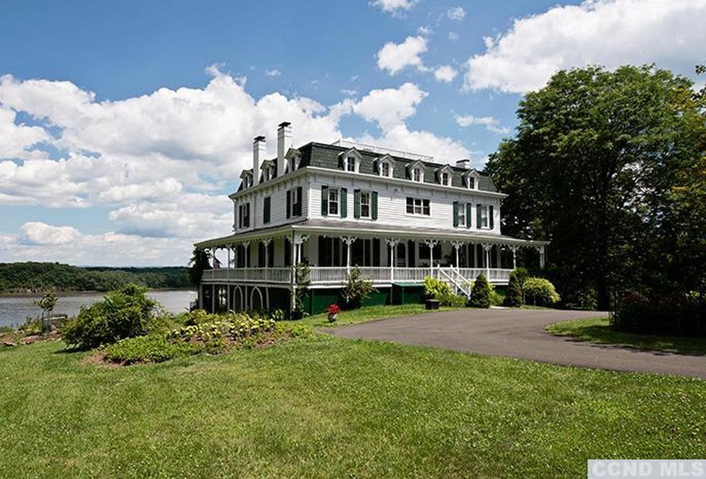 Sweet House Dreams: Van Slyke Homestead, 1700's Steamboat Gothic in ...