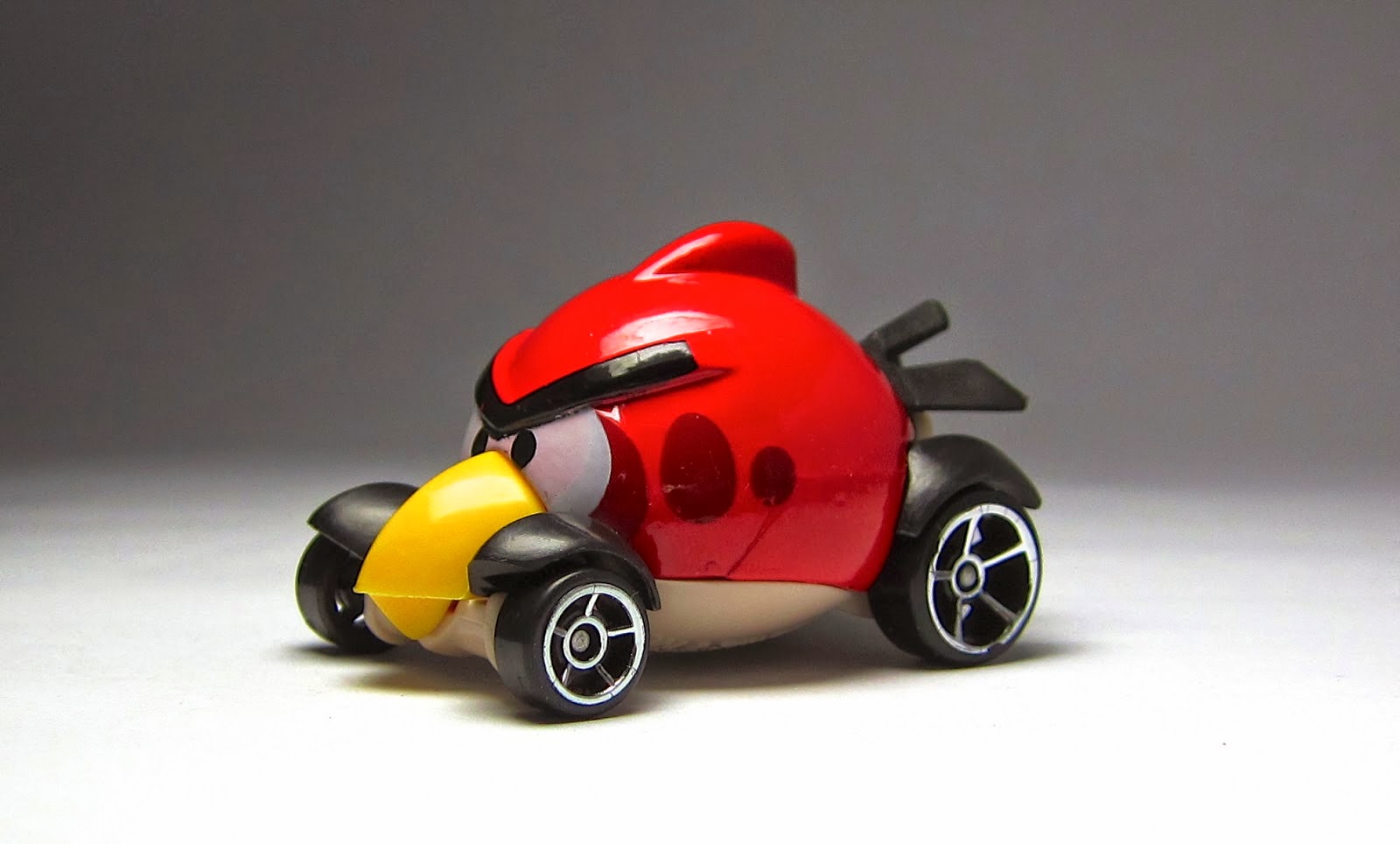 Hot Wheels Treasure: Hot Wheels Angry Birds Red Bird