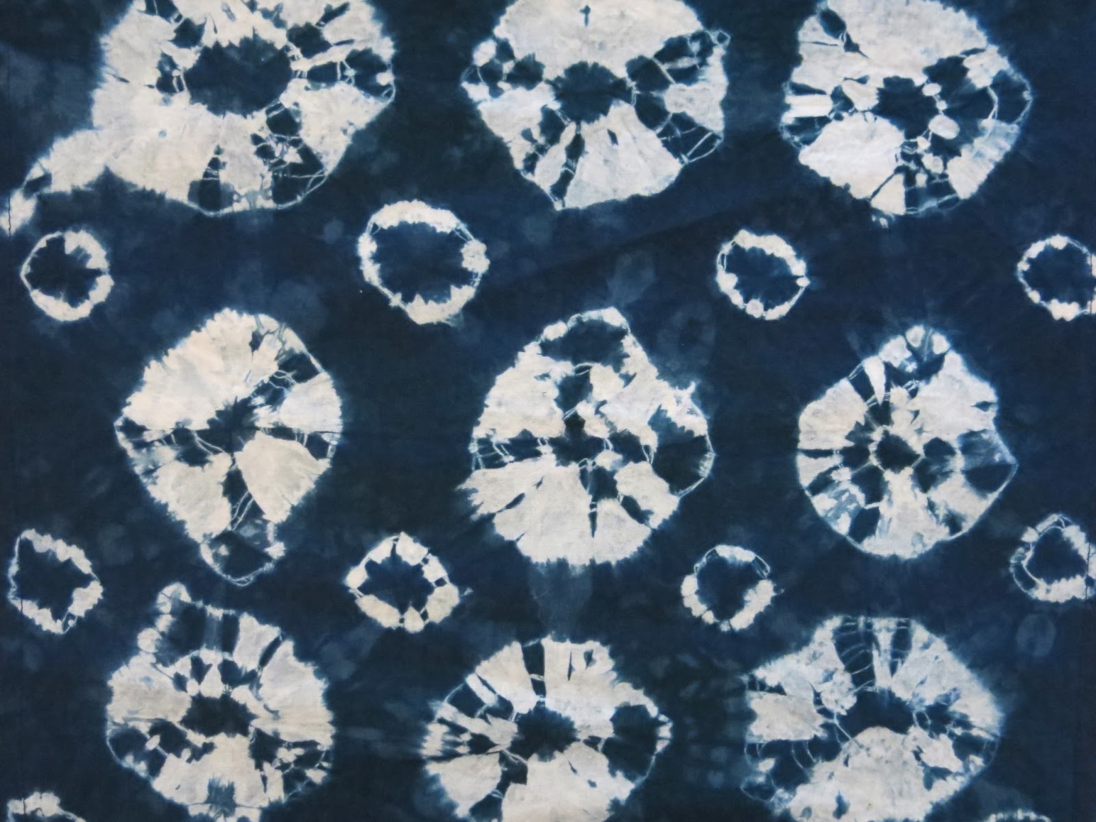 Cassie Stephens: DIY: Shibori, Indigo Tie-Dye