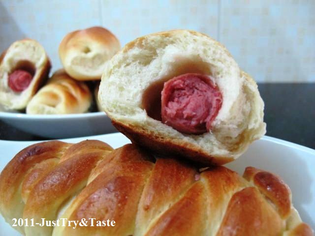 Obsesi Roti 13: Roti Isi Sosis Sapi | Just Try & Taste