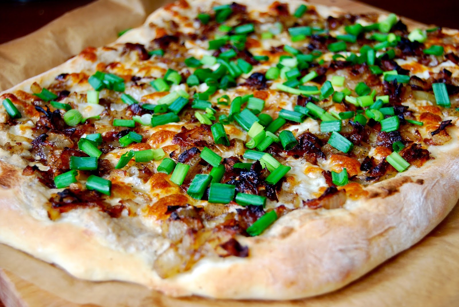 Gospodyni Miejska: Pizza z cebulą i boczkiem