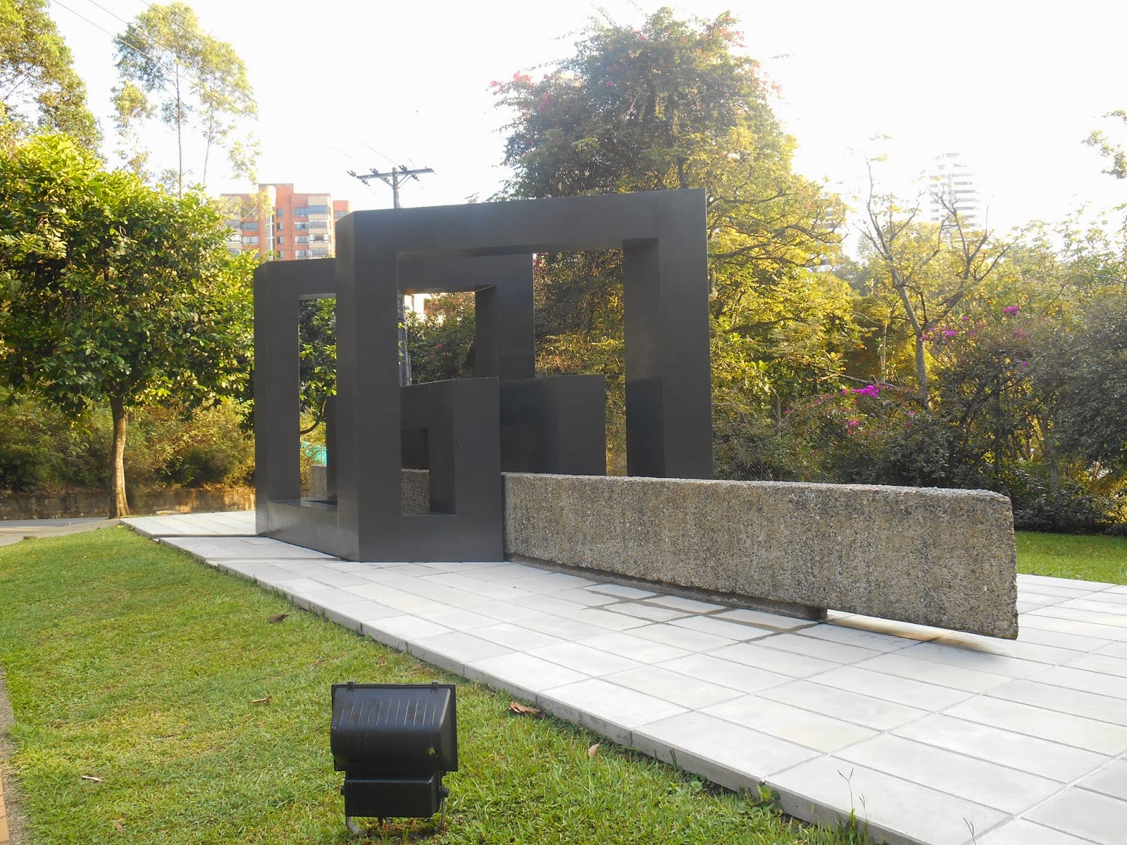 Esculturas de Colombia: Hexaedro Rotado - Ronny Vayda