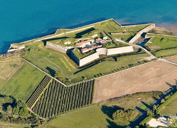 THE WORLD GEOGRAPHY: 15 Star-Shaped Forts From Around the World