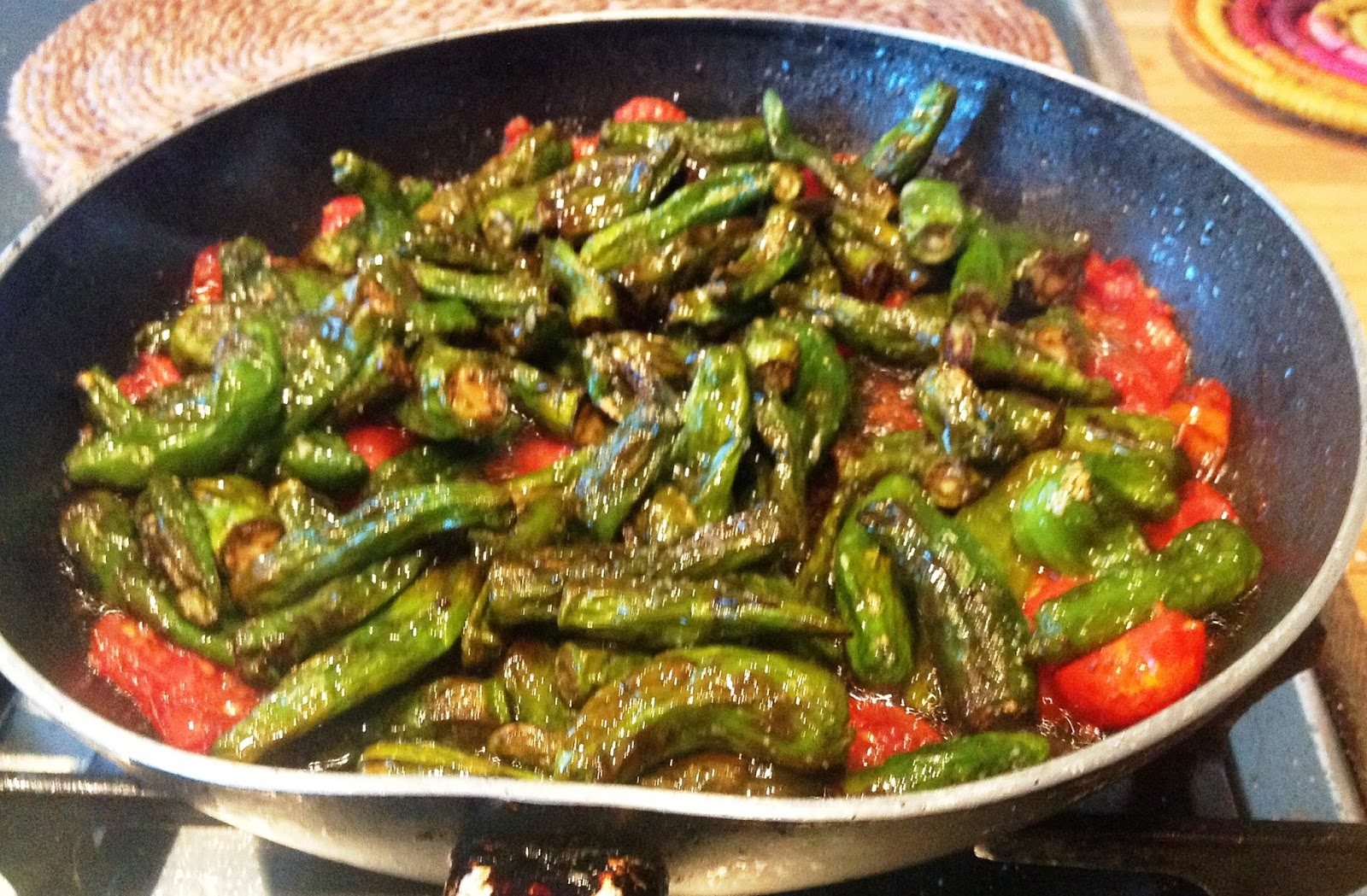 mangiaconrosa: Peperoncini verdi (friggitelli) al pomodoro