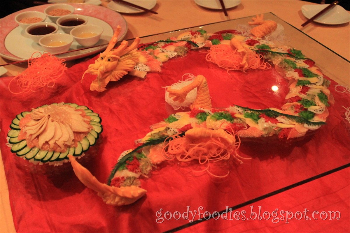 GoodyFoodies: RM888 Dragon Yee Sang @ Toh Yuen Chinese Restaurant ...